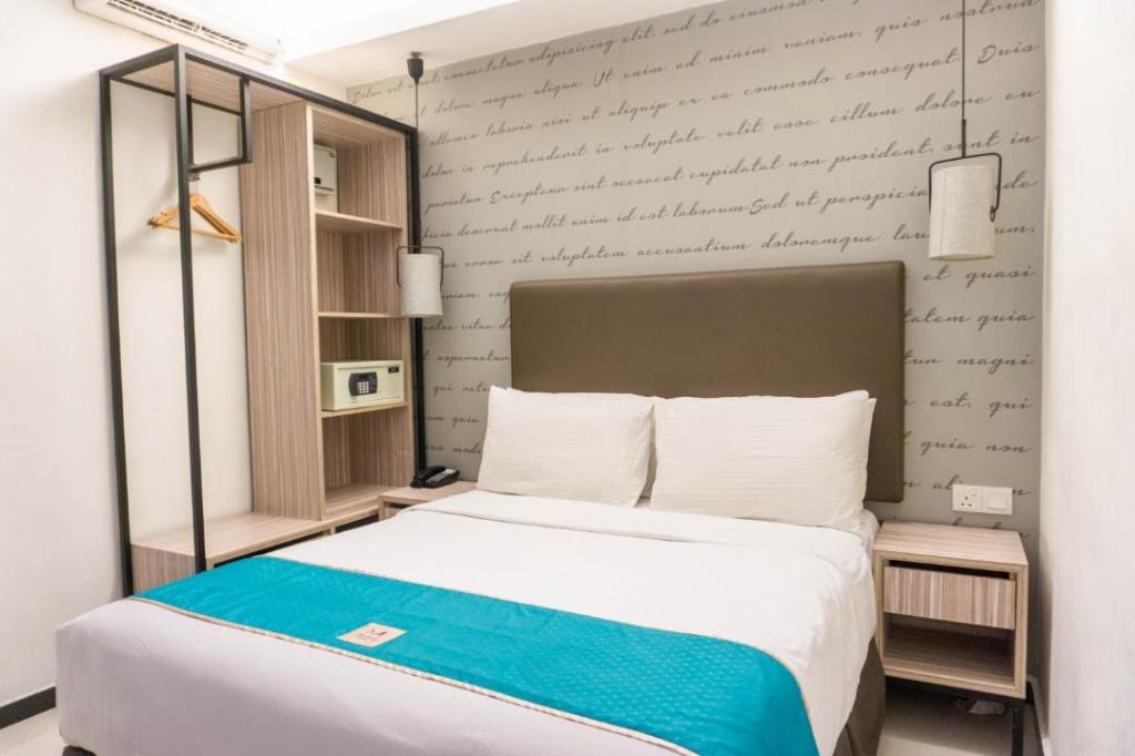 Lush Queen - The Mesui Hotel